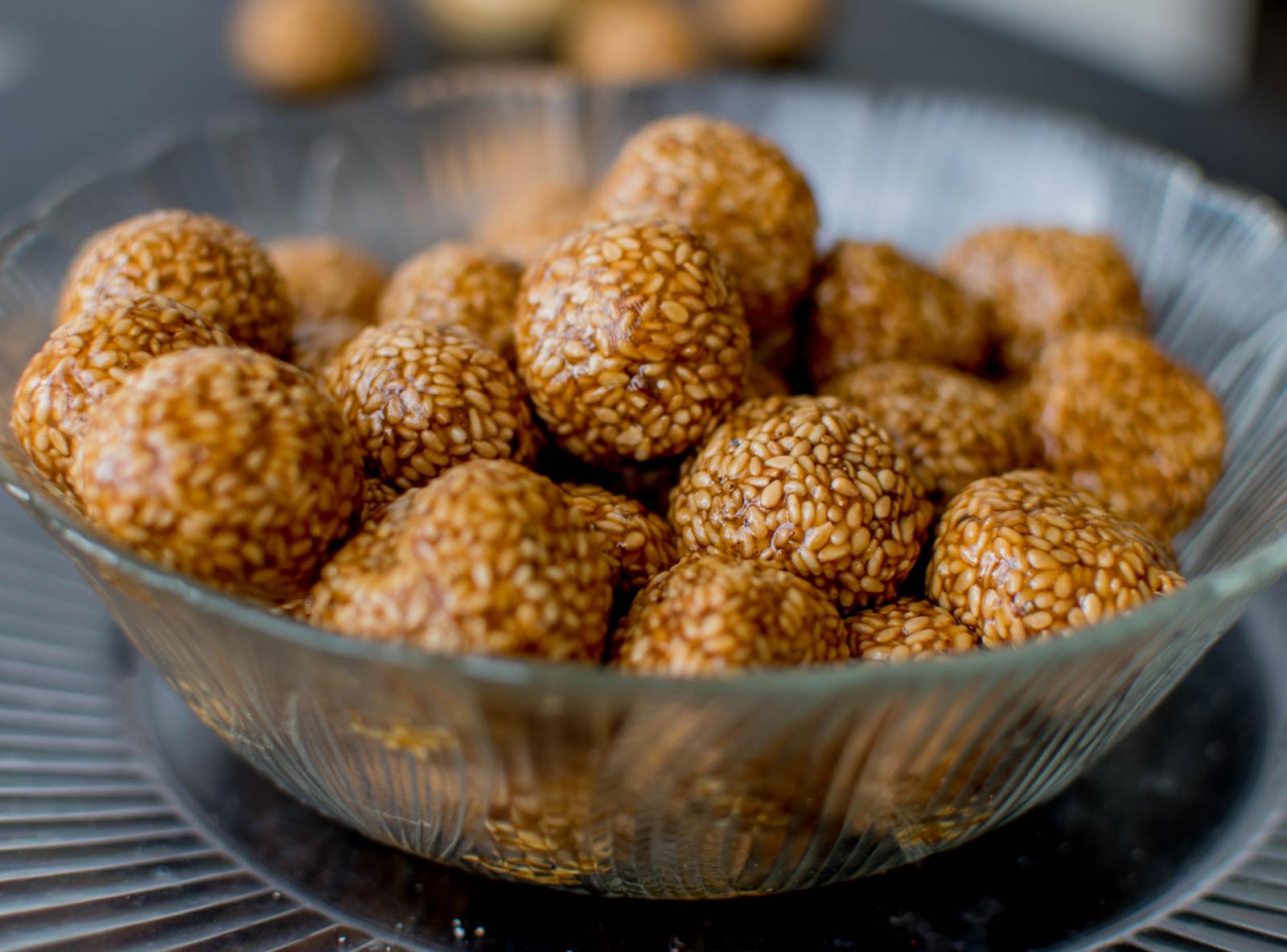 Tilkut Recipe - Til Gur Ladoo - JungleSutra